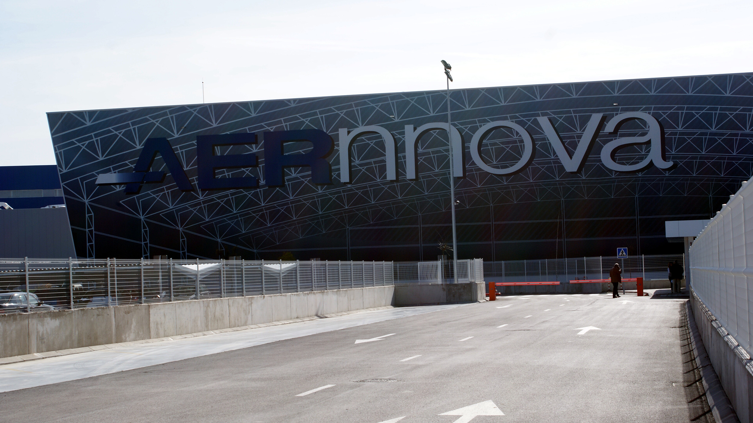 Edificio industrial y oficinas para Aernnova - INBISA